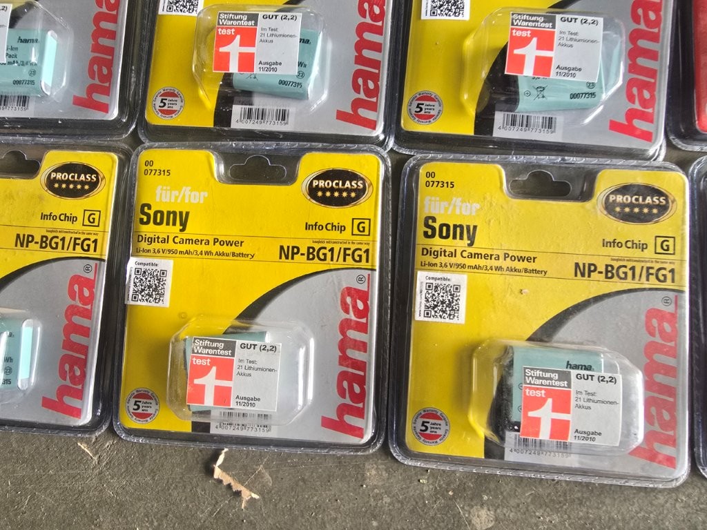 494 Lot camera batteries